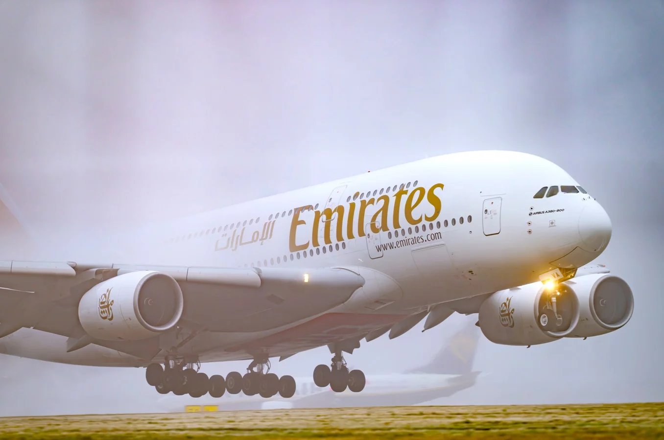 Fotogalerie: Emirates vrátily do Prahy ikonický Airbus A380 - Euro.cz