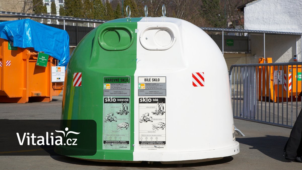 V Praze se už netřídí barevné a čiré sklo. Všechno patří do jedné ...