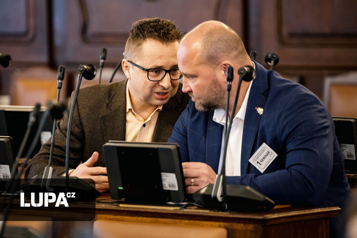 Poslanci vybrali 18 finalistů do Rady ČT. Postoupil i Matocha a Xaver ...