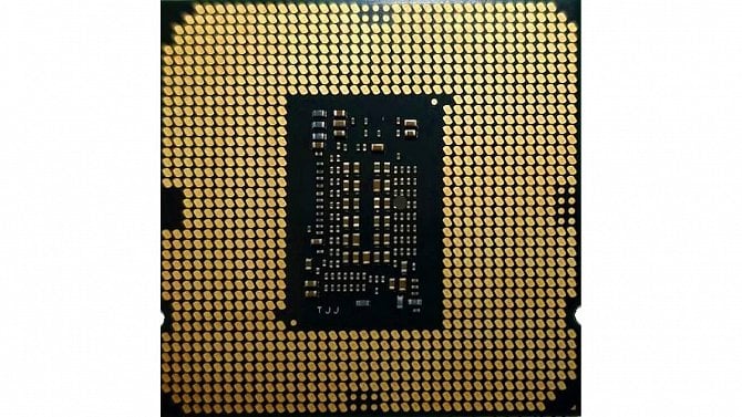 První fotka procesoru Intel Comet Lake. Jak bude vypadat nový socket ...