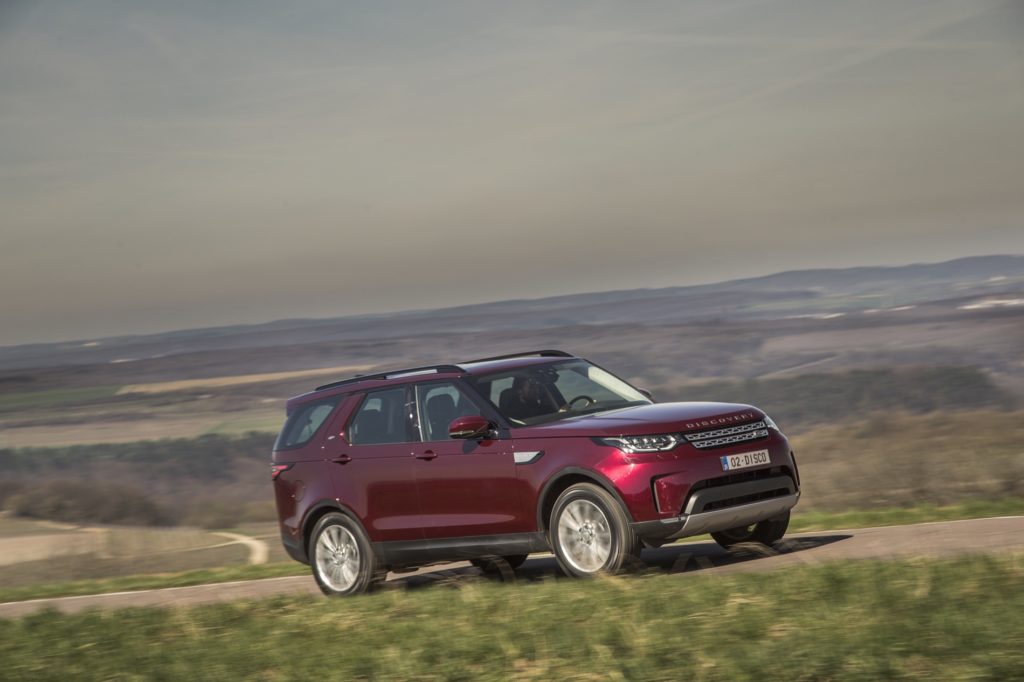 Land Rover Discovery 5 je jako Volvo XC90, které se nebojí terénu ...