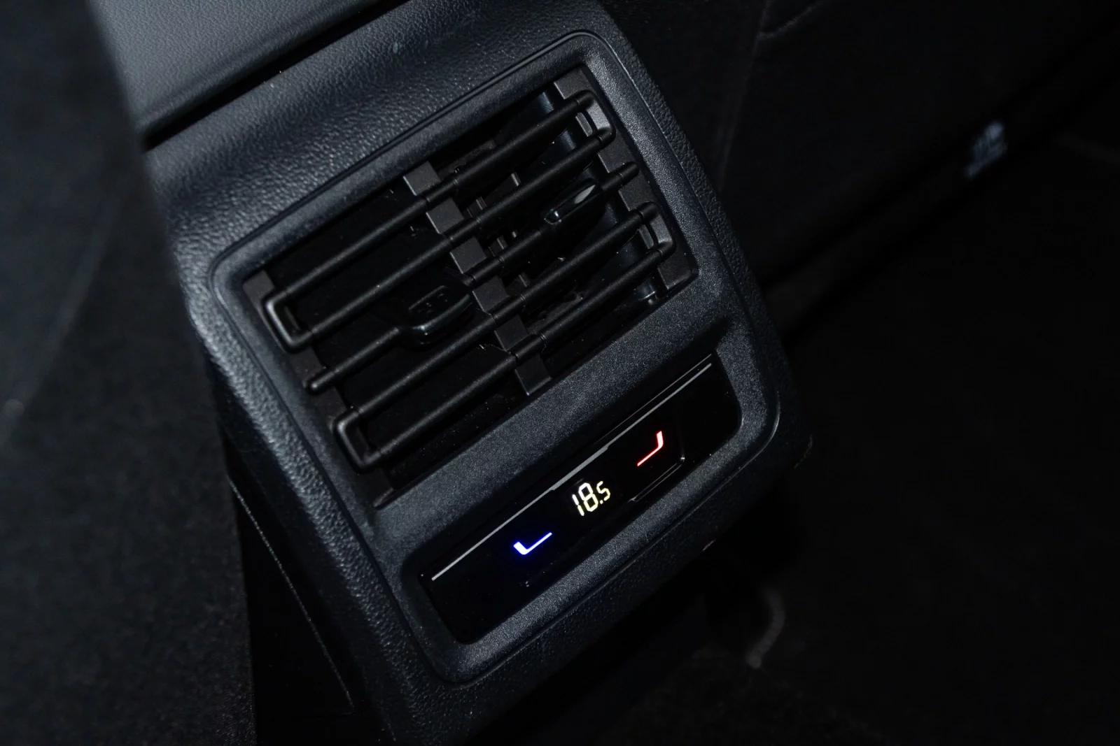 Test Volkswagen Golf 1.5 TSI People: Lidovka - Autobible.cz ...