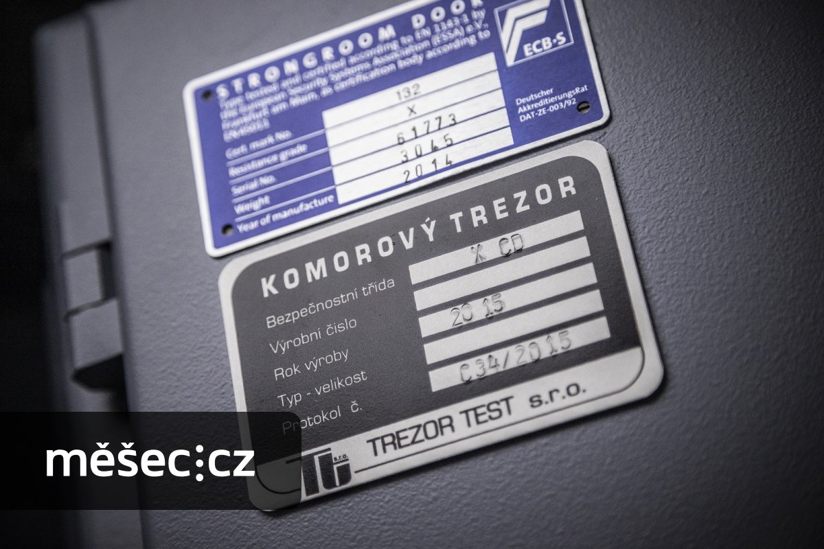 Třítunové dveře a 14 tisíc schránek. Podívejte se s námi do trezoru, ve ...