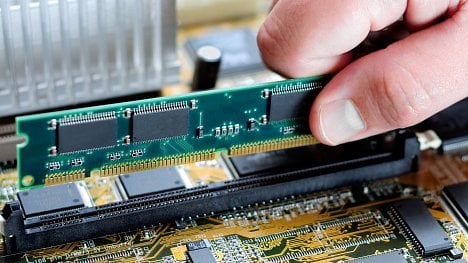 Moderní technologie sériových pamětí - Root.cz