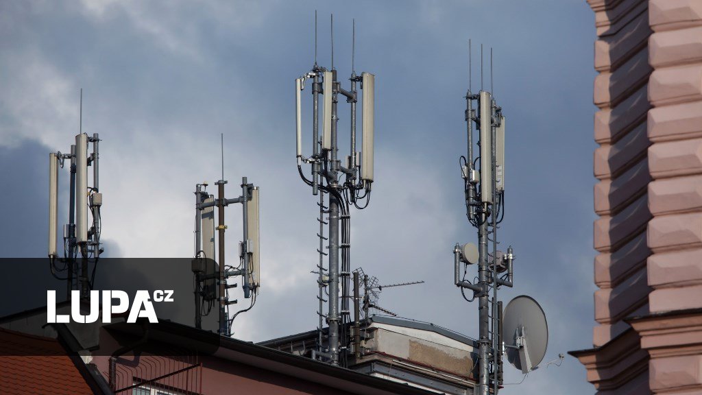 Český stát dál nelegálně sbírá data z mobilů. IuRe dává návod, jak ...