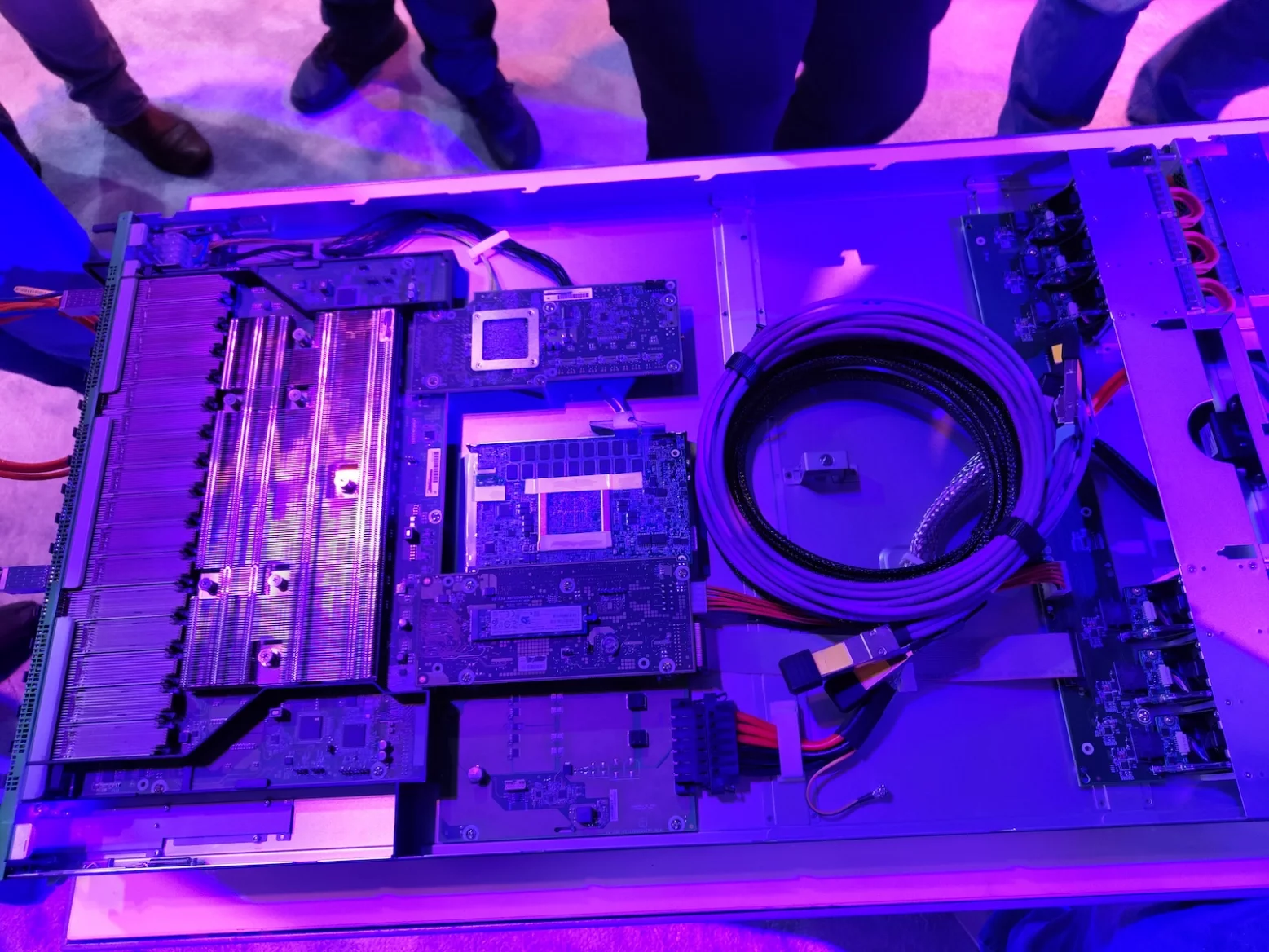 Fotogalerie: Serverový hardware Amazon Web Services - Lupa.cz