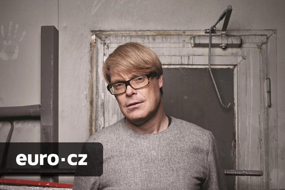 Říká, že vyrábí „neviditelný design“. Městské lavičky Davida Karáska ...