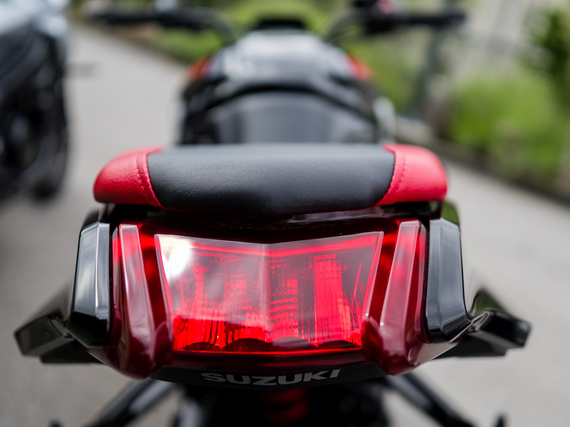 Test Suzuki Katana: Kalení oceli - Autobible.cz - Předjedeme vaše ...