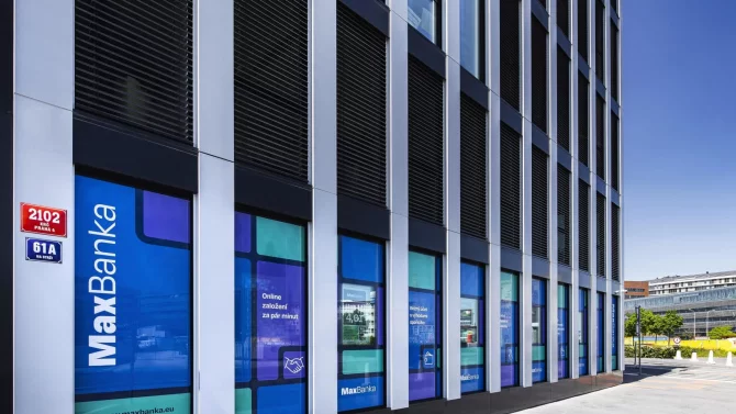 Max banka je za rok 2023 v zisku, ztráta je minulostí. Získala i ...