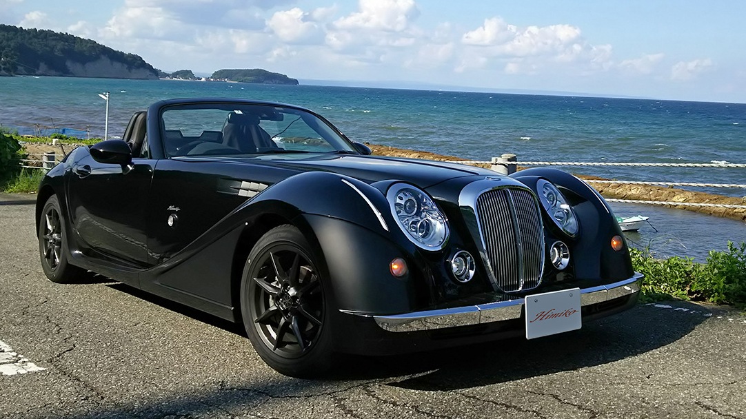 Mitsuoka Himiko je japonské retro postavené na prodloužené Mazdě MX-5 ...