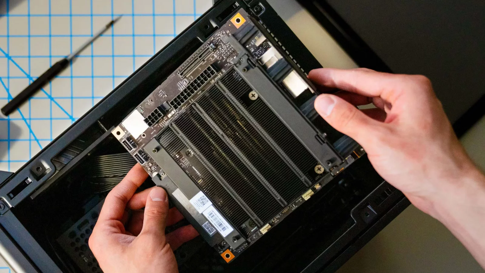 Framework Desktop: Ryzen AI Max „Strix Halo“ bude v modulárním desktopu ...